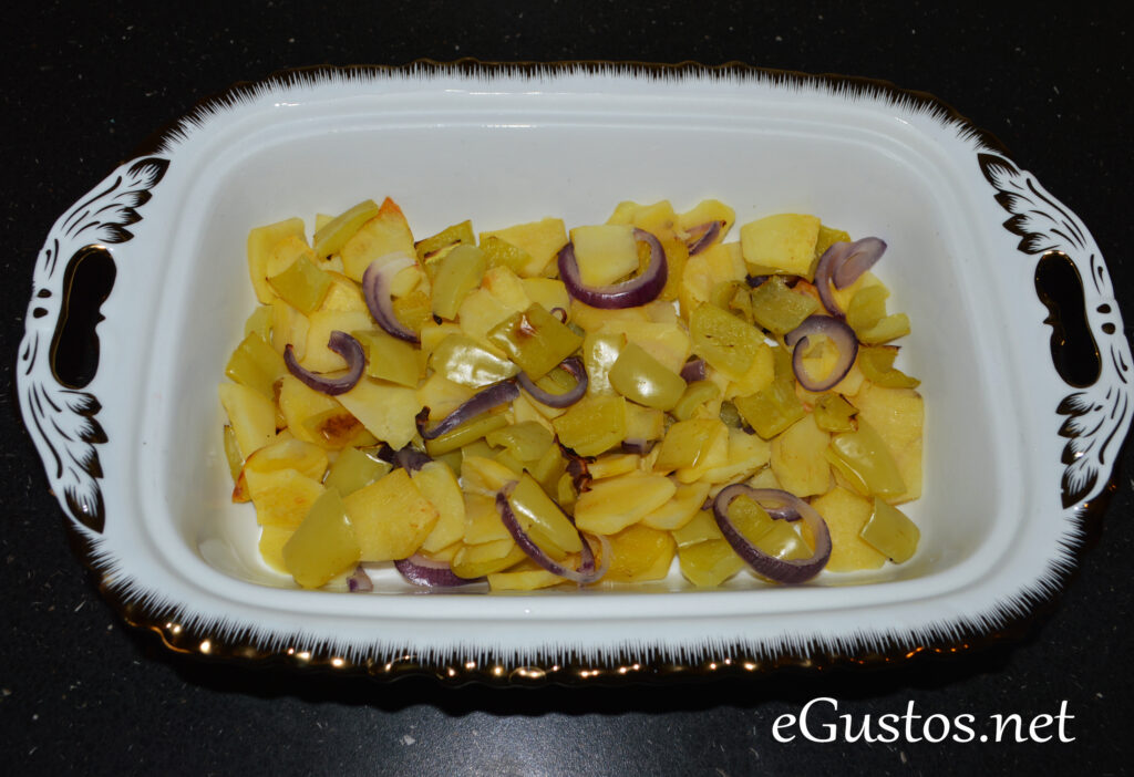 Cartofi cu ardei la cuptor reteta cu poze